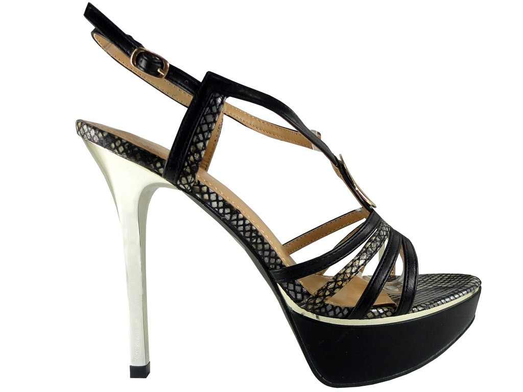 Heeled sandals with a high pin on the platform